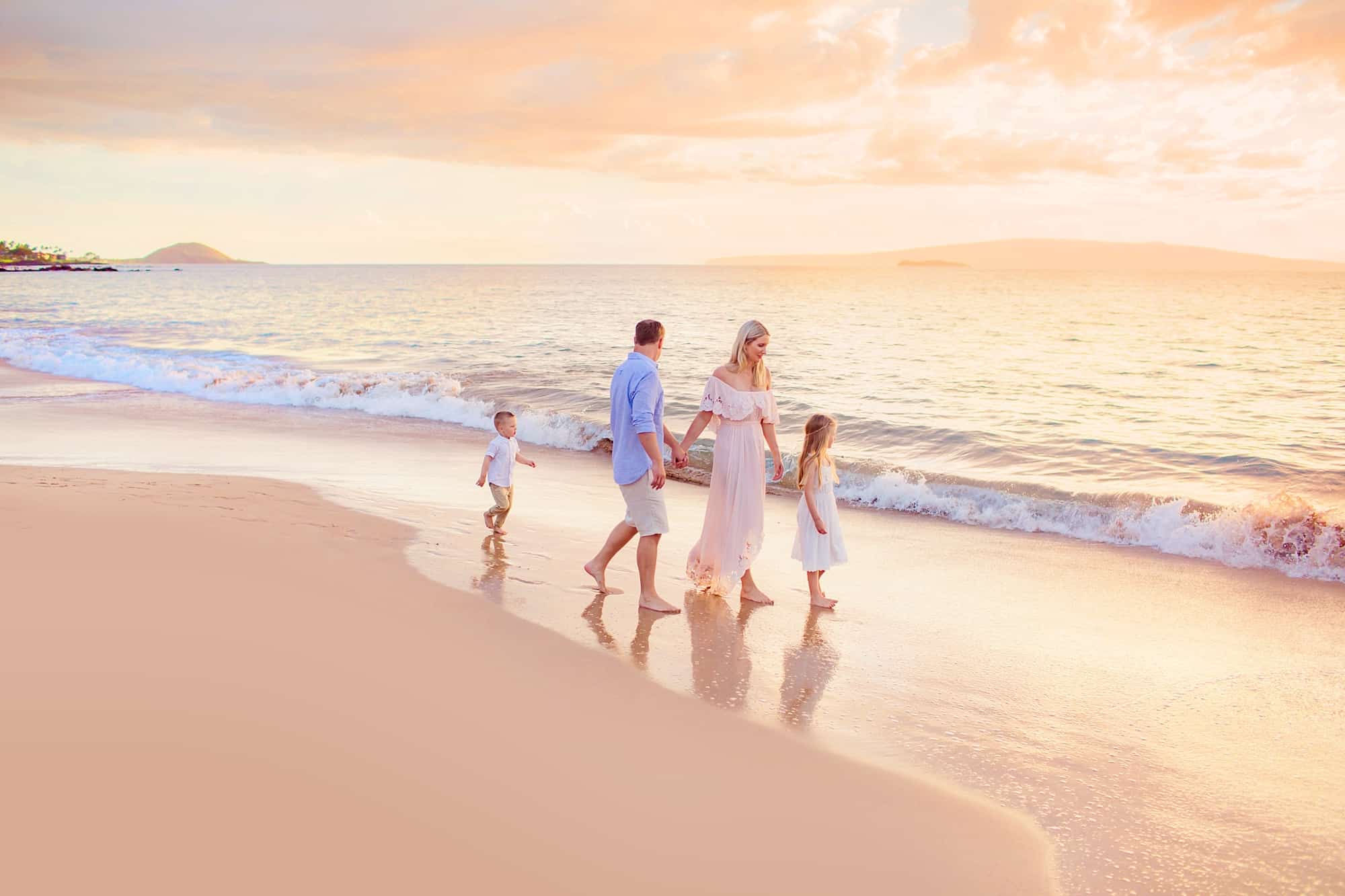 Sunset family portrait photography - Ashley + family's beautiful session