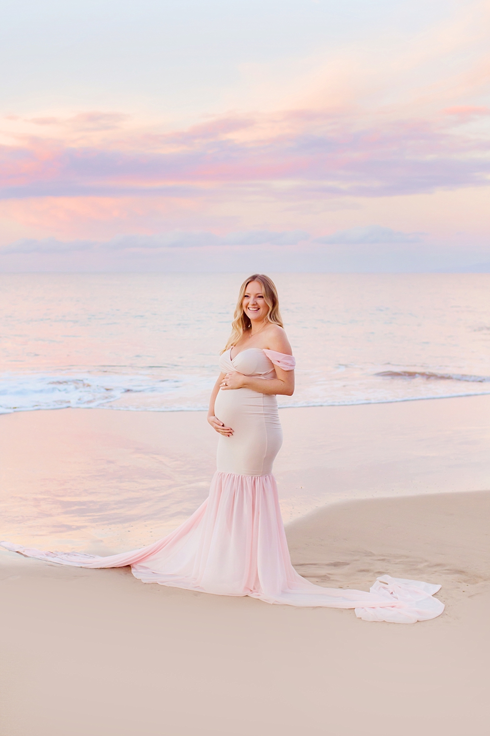 Sunrise maternity portraits on Maui - Love + Water