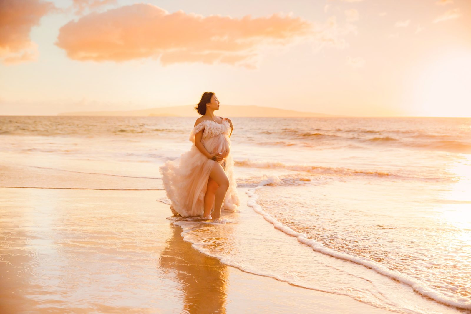 Oufit Ideas for Hawaii Beach Maternity Pictures