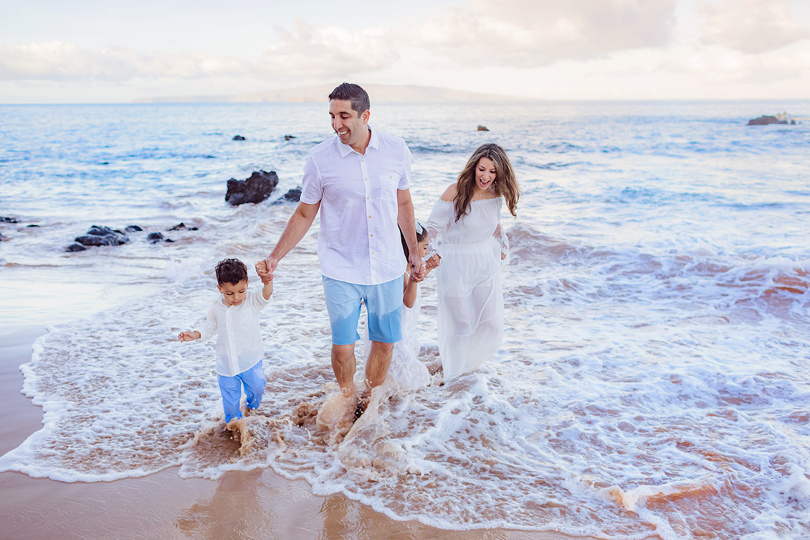 What to Wear for Your Hawaii Family Portrait Beach Session